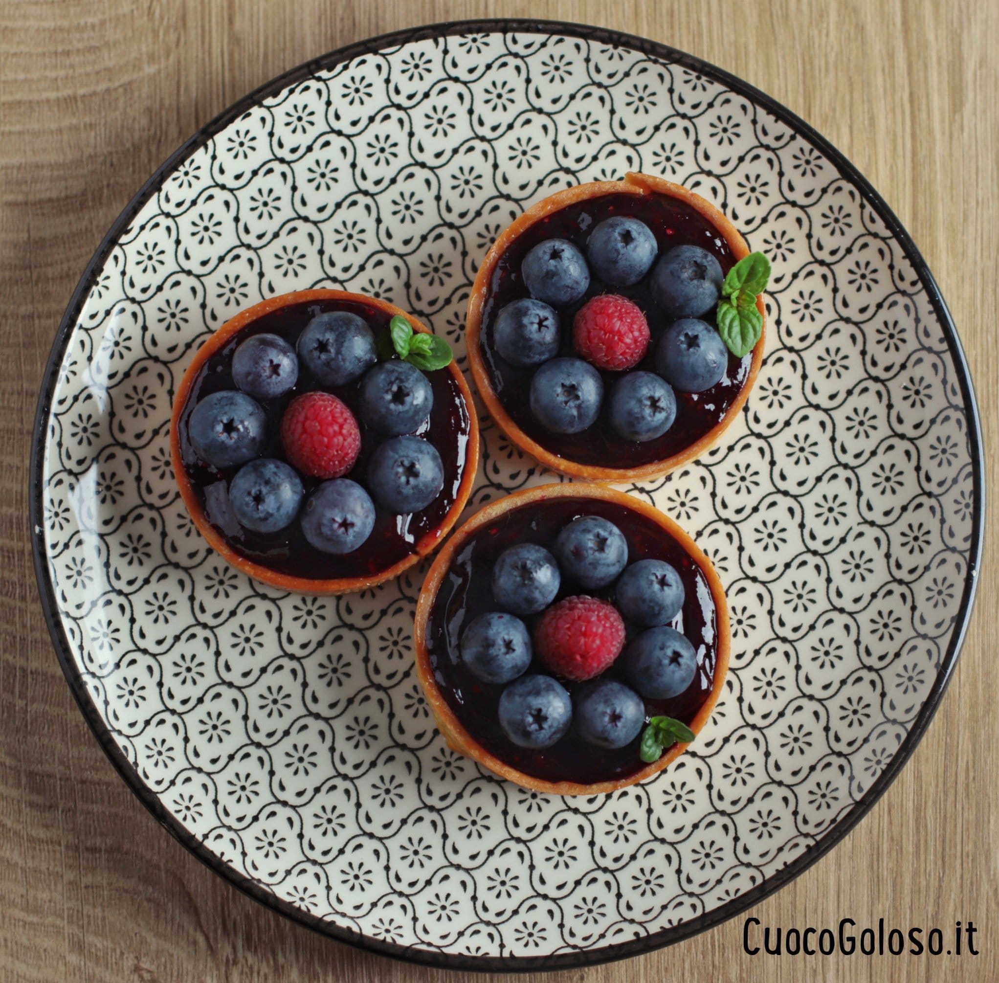 Crostatine con Crema al Formaggio e Frutti di Bosco